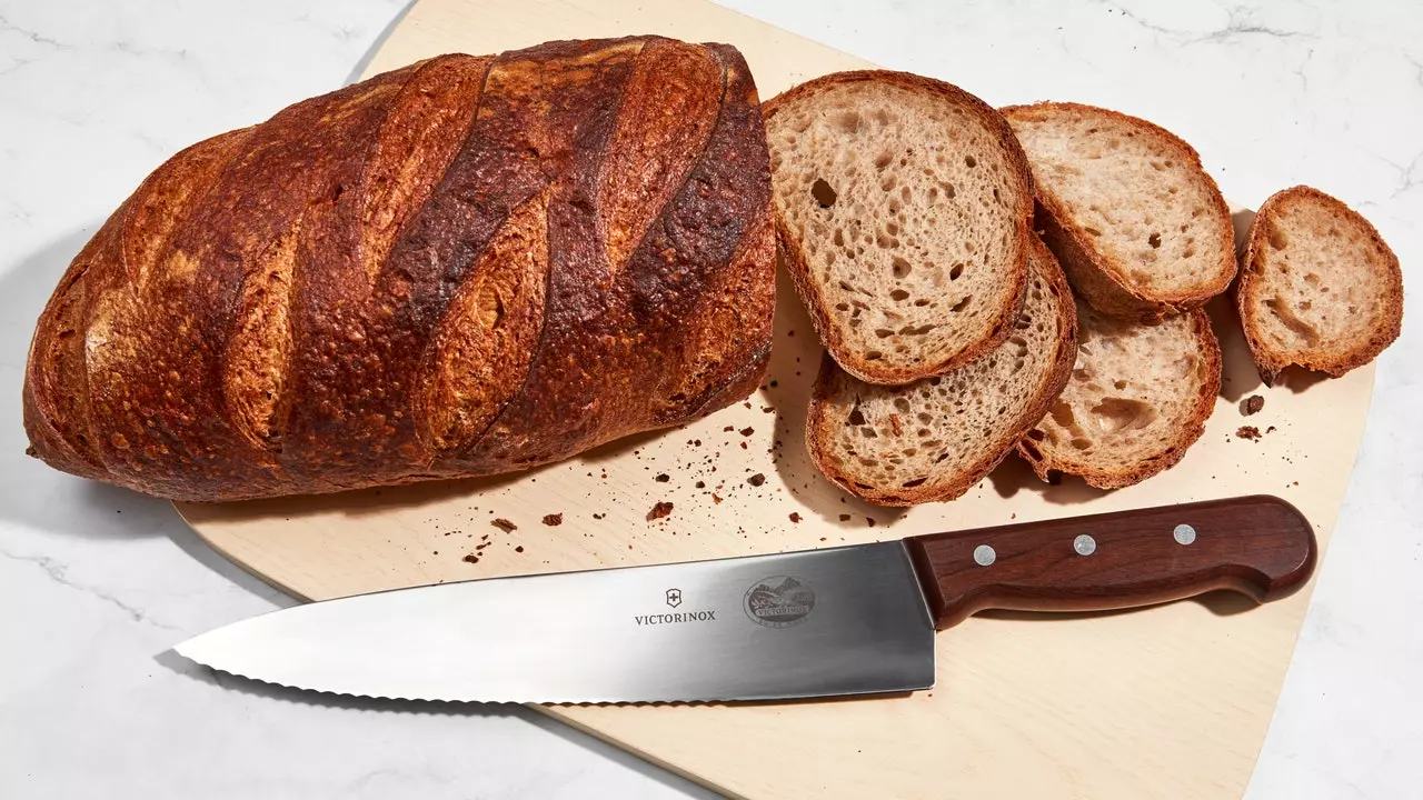 بہترین روٹی چاقو دراصل ایک سیرت شدہ شیف کی چاقو ہے۔