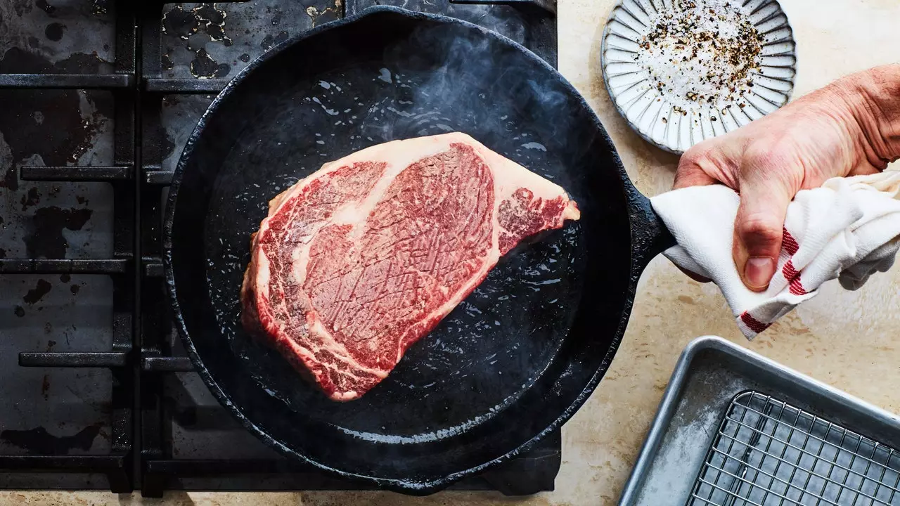 Sie können (und sollten) ein gefrorenes Steak zubereiten