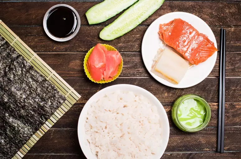 Sushi hrísgrjón og fyllingar