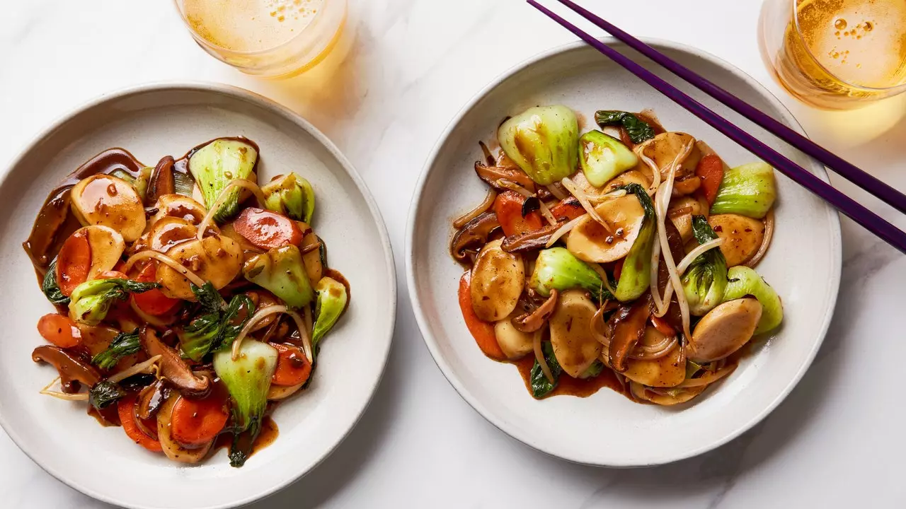 Hsiao-Ching Chou Kuu-uusaasta menüü: terve aurutatud kala, küüslaugurikkad riisikoogid ja kõige õnnelikum praepann