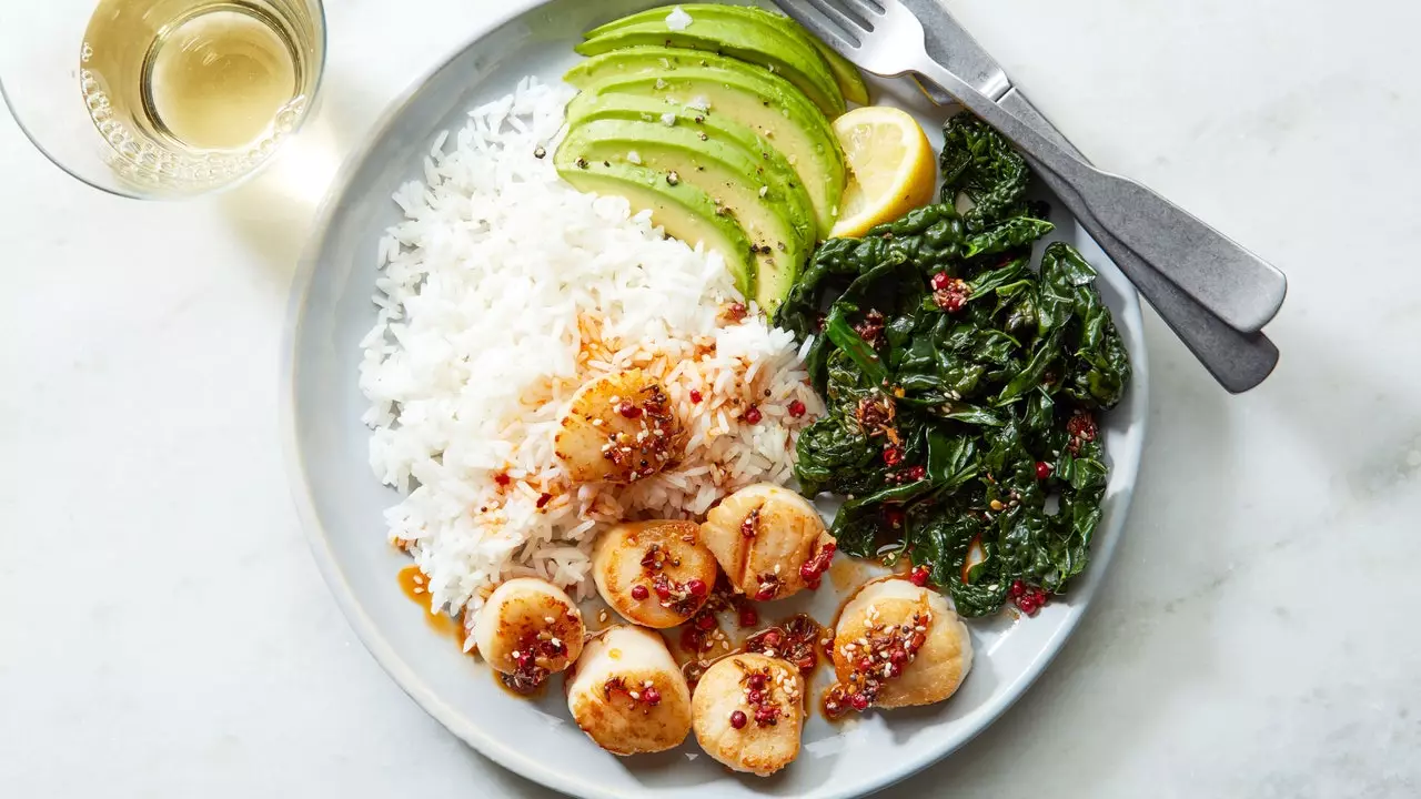 Scallop Rice Bowls Mei knapperige Spice Oil