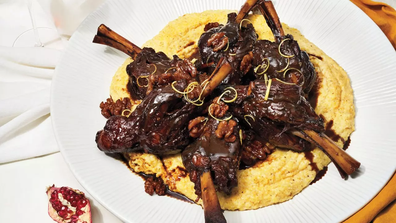 Lamb Shanks ជាមួយផ្លែទទឹម និង Walnut