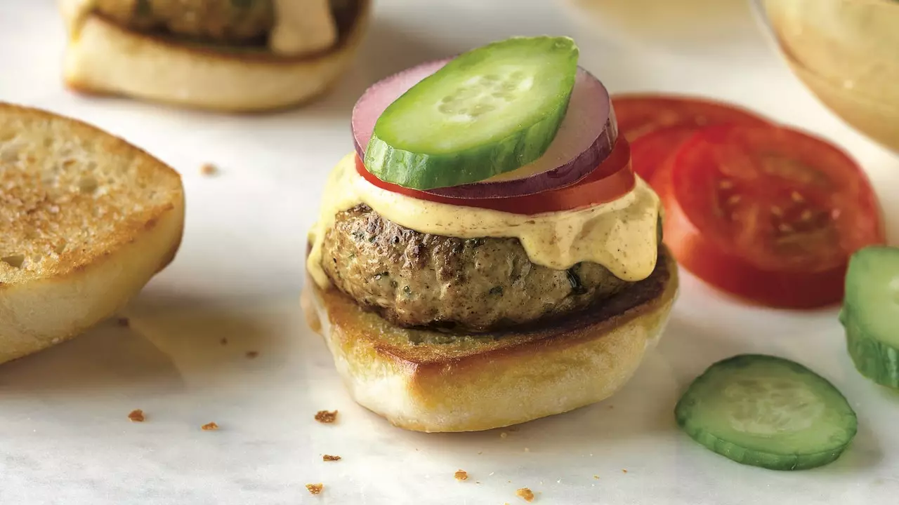 Cilantro-Ginger Turkey Sliders With Garlic Curry Sauce