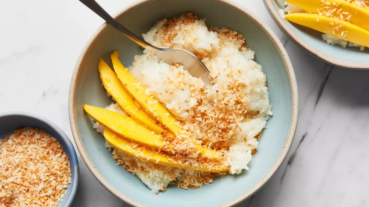 Microwave Coconut Sticky Rice With Mango