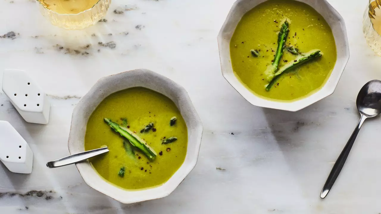 Cream yeAsparagus Soup