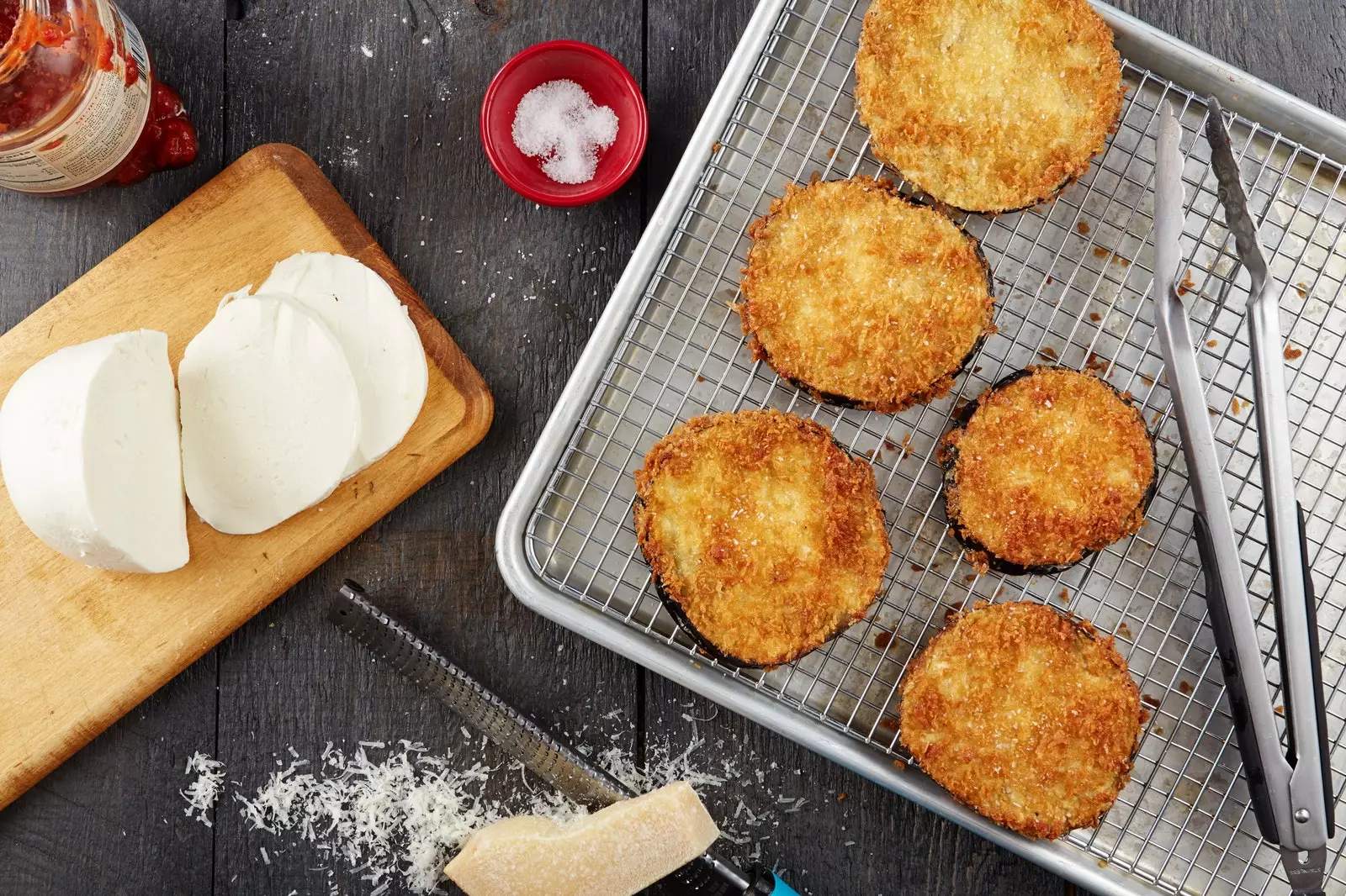 Mynd gæti innihaldið Food Bread Egg og Fried Chicken