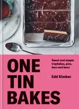 Φωτογραφία από εξώφυλλο One Tin Bakes, ροζ στο κάτω μέρος, σοκολατένιο επιδόρπιο από πάνω.