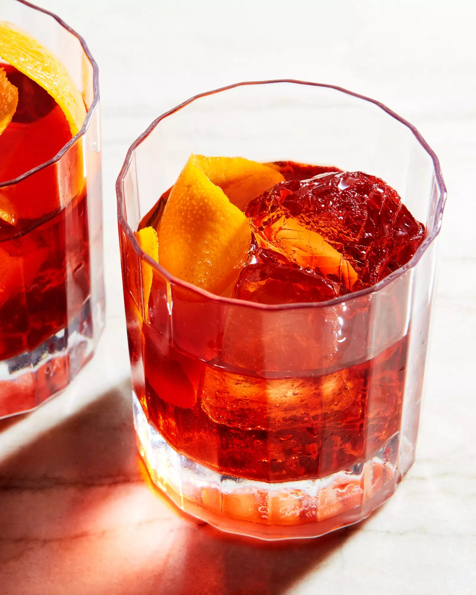 Foto de un cóctel negroni.