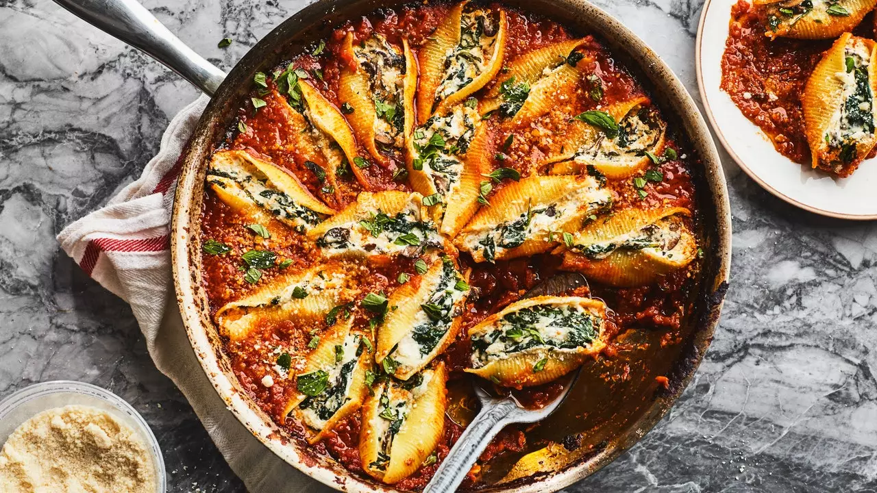 Vegetarian Skillet Stuffed Shells