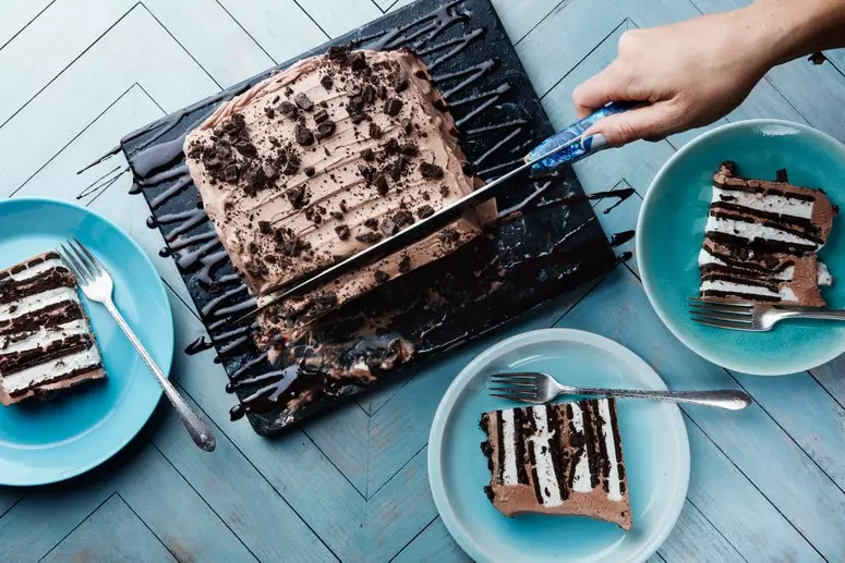 La imatge pot contenir: Humà, Persona, Menjar, Cuberteria, Forquilla, Postres i Barbacoa