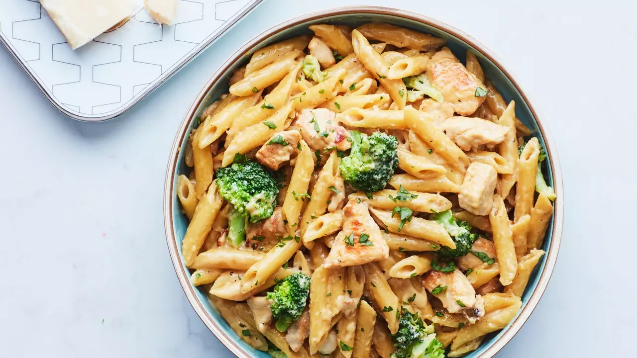 Yano nga One-Skillet Chicken Alfredo Pasta