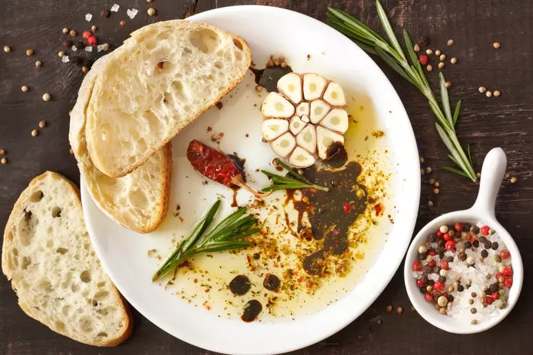 Afbeelding kan het volgende bevatten: voedsel, brood, hamburger en plant