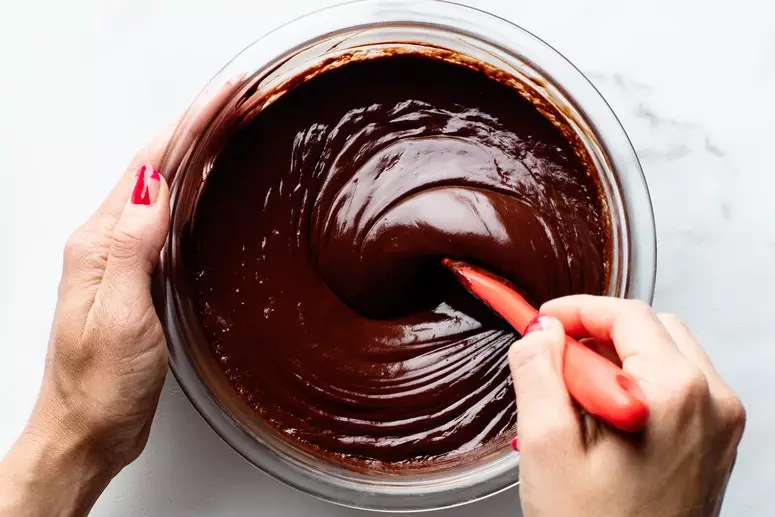 L'immagine può contenere: Cibo, Ketchup, Persona, Persona, Dessert e Cioccolato