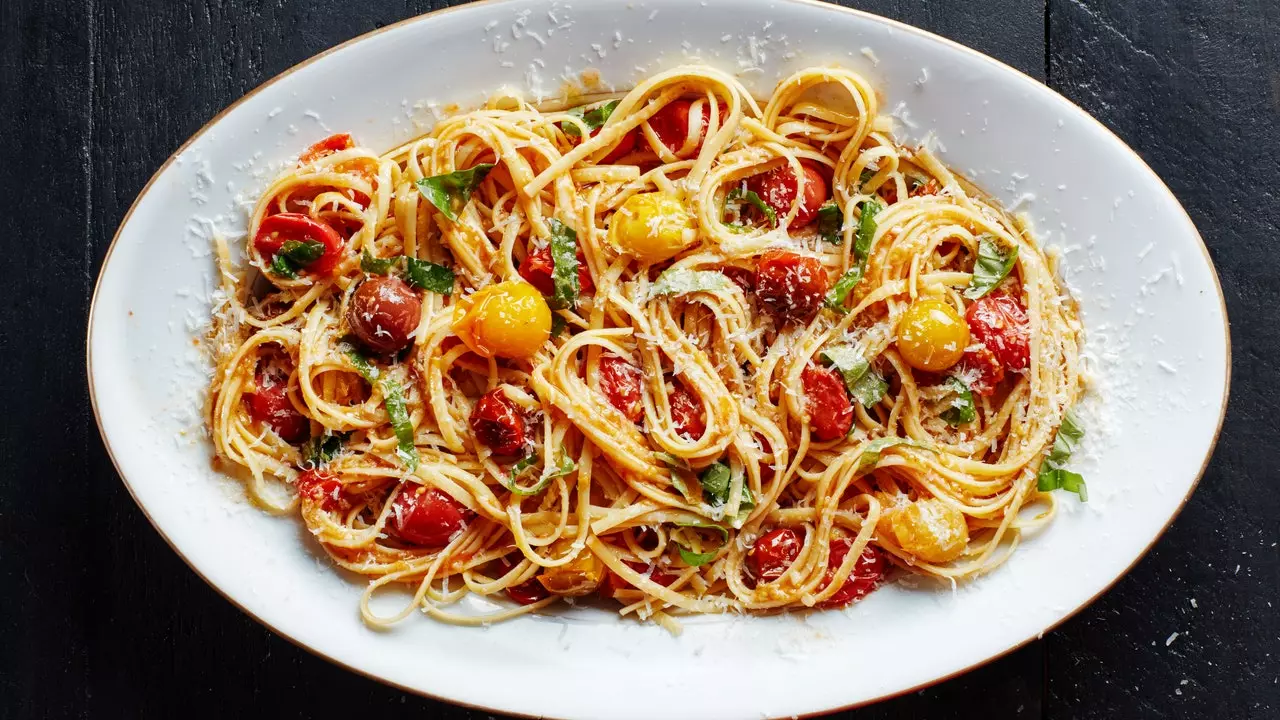 Pasta dengan Sos Tomato Ceri Pecah 15 Minit