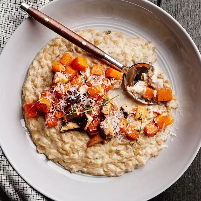 Bilden kan innehålla skål Maträtt Måltid Frukost Växtbestick och sked