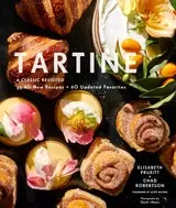 Kopertina e librit të gatimit Tartine me pamje nga sipër të tortës, roletë me kanellë dhe pasta të tjera.