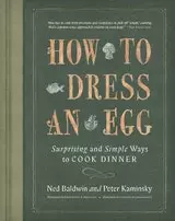 كيفية تلبيس صورة غلاف كتاب طبخ بيضة بنص أصفر على خلفية خضراء.