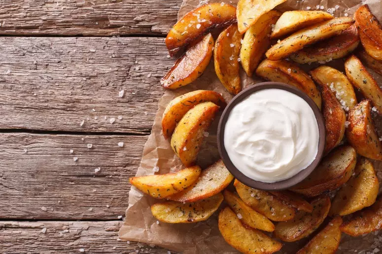 Afbeelding kan het volgende bevatten: Plant, Voedsel, Ei, Groente, Yam, Zoete Aardappel, Producten en Friet