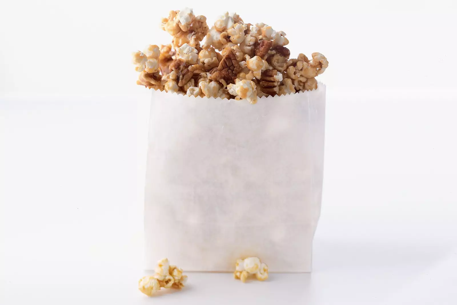 Sut i Wneud Popcorn Microdon Cartref mewn Bag Papur