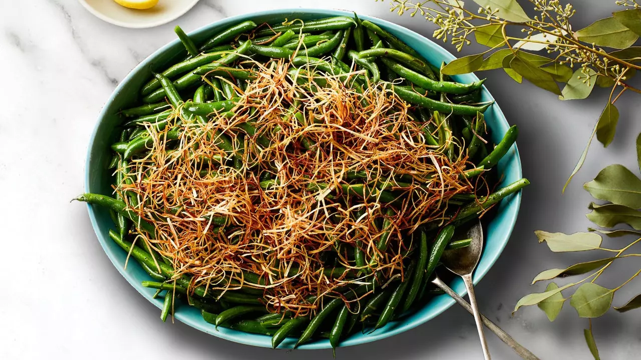 3-Sangkap na Lemony Green Beans na May Frizzled Leeks