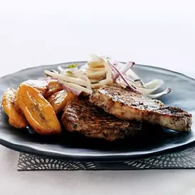 Bild kann Liewensmëttel Lunch Meal Dish Steak a Plant enthalen