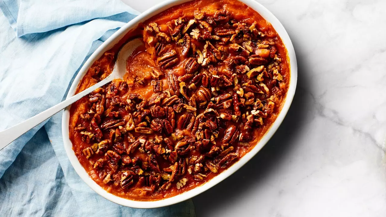 3- Maple Pecans ပါသော Sweet Potato Casserole