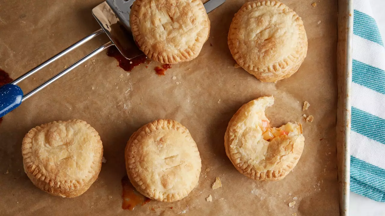 3-Bahan Caramel Apple Hand Pies