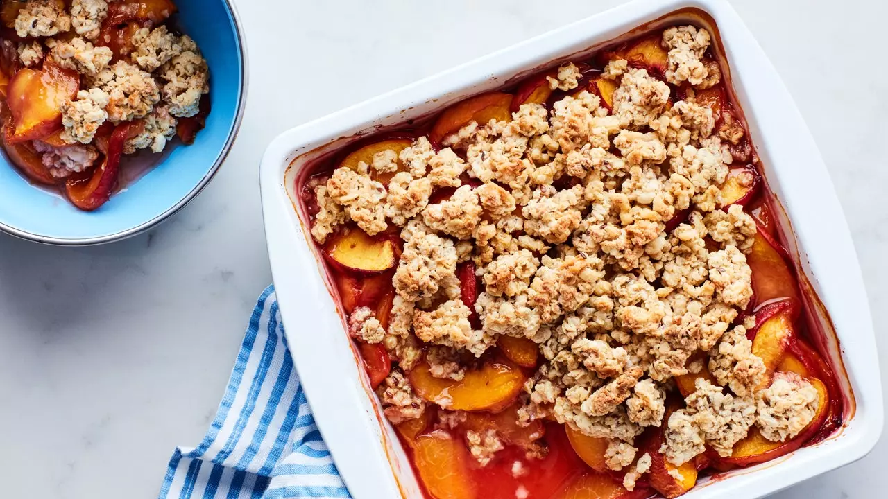 3-Bahan Peach Crisp kalawan Granola Topping