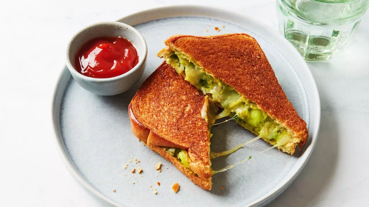 Mga Toasties sa Keso sa Bombay Masala Chile