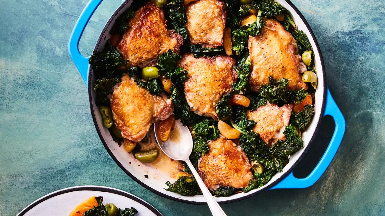 ຂາໄກ່ crispy ກັບ Kale, Apricots, ແລະຫມາກກອກ