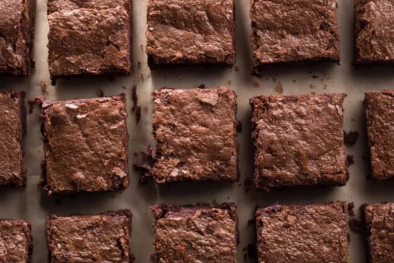 Gambar bisa ana isine: panganan, panganan, biskuit, panganan cuci mulut, coklat, lan Brownies