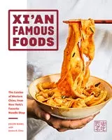 דעקל פון די קוקבוק Xi'an Famous Foods, מיט אַ שיסל פון ברייט לאָקשן