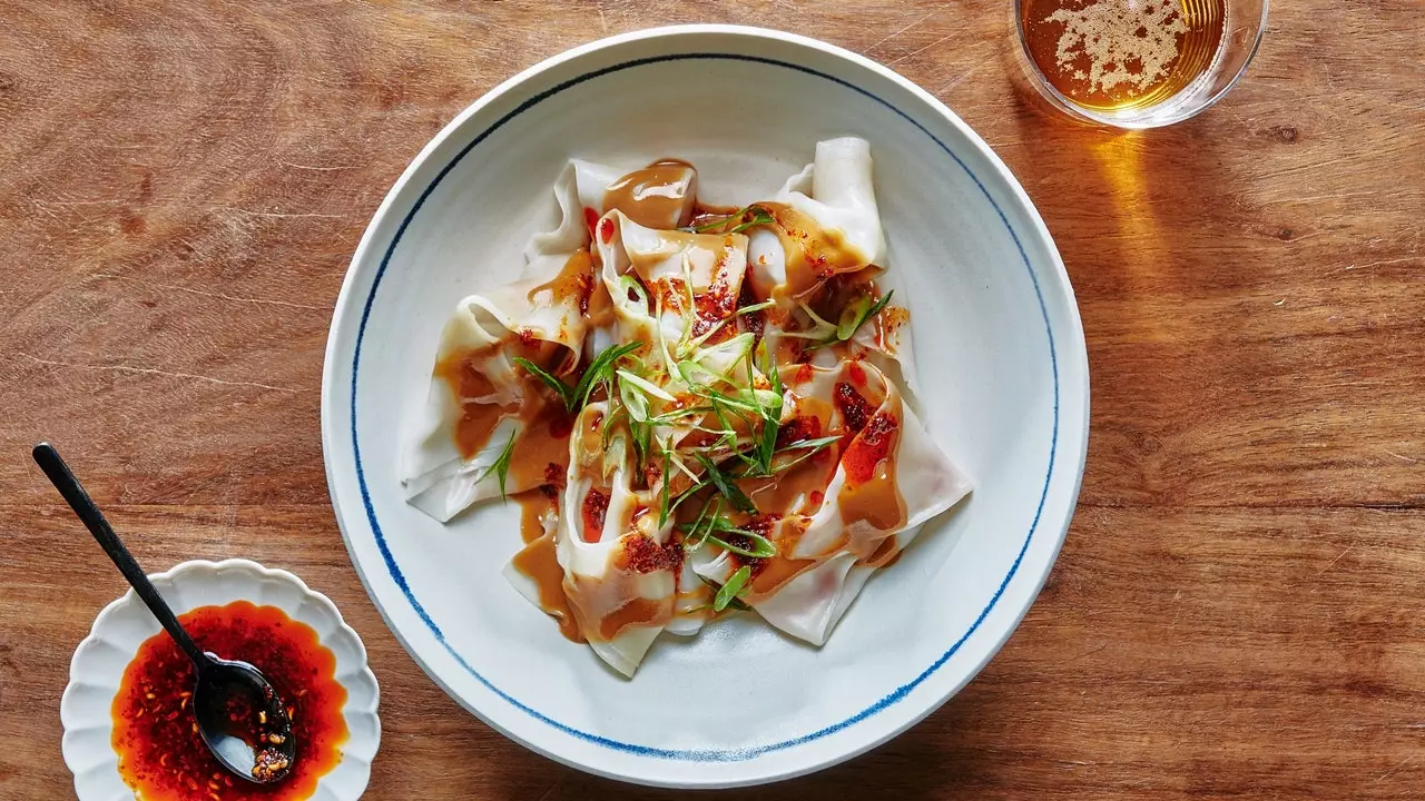 Wontons au porc avec sauce au sésame