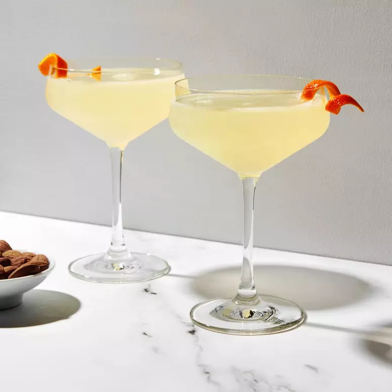 Ảnh về một ly cocktail Corpse Reviver