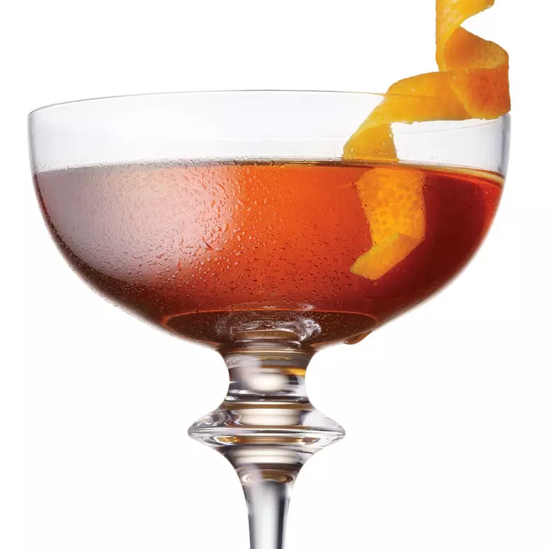 Este posibil ca imaginea să conțină băutură, cocktail, băutură alcoolică, Martini și pahar