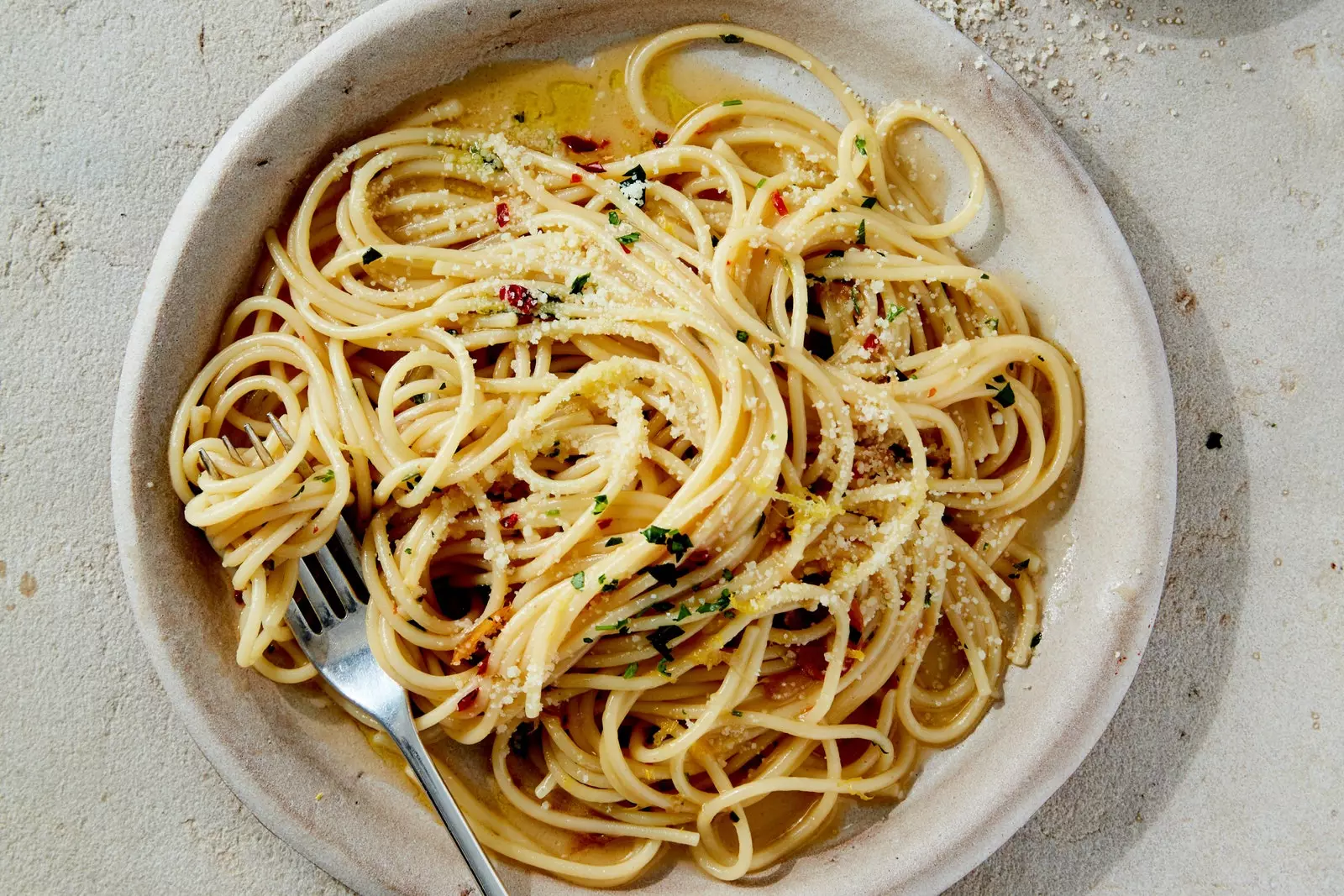 廚房裡的意大利麵食譜 如何用櫥櫃裡的任何東西做意大利面晚餐