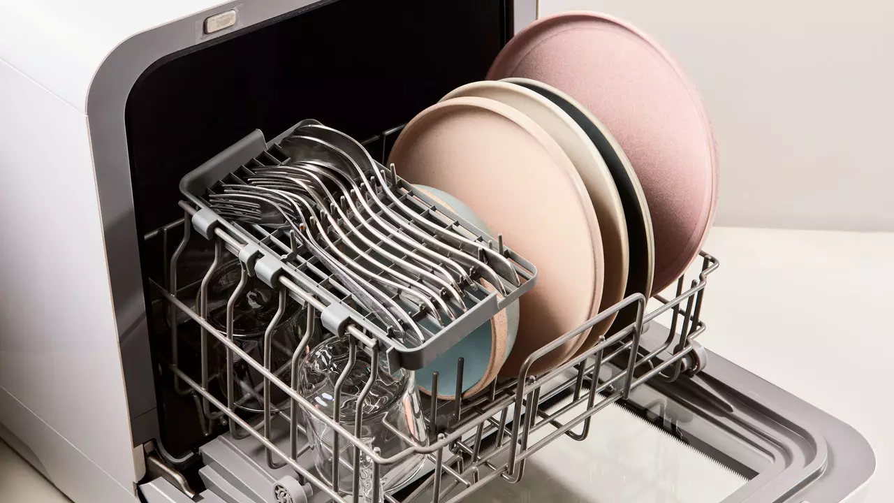 Ang usa ka Countertop Dishwasher usa ka Kasayon o Kasamok sa Gamay nga Kusina?