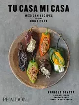 עטיפת ספר הבישול Tu Casa Mi Casa עם תמונה של פלפל צ'ילי ממולאים.