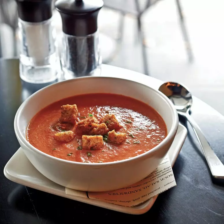 Prent bevat dalk Bowl Food Dish Meal Eetgerei Lepel Soup Bowl and Curry