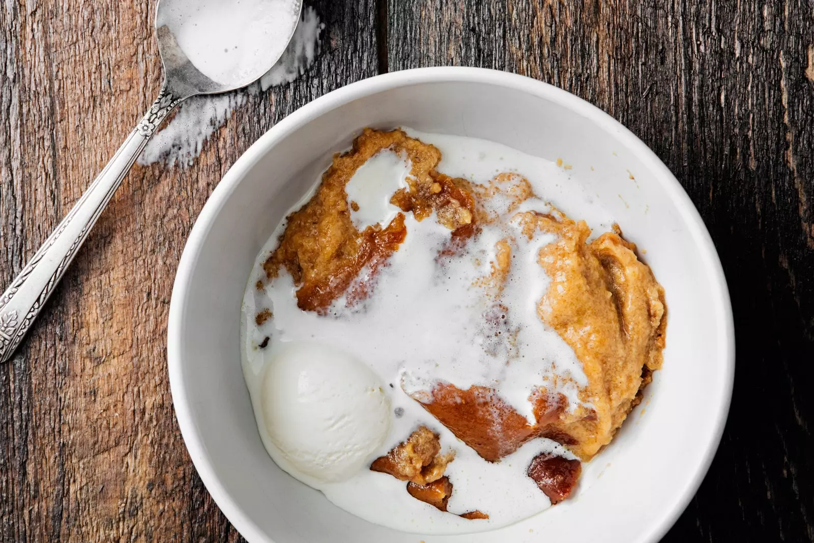 Na obrázku může být Příbor Spoon Cream Food Dessert Ice Creme Creme Dish Meal Plant and Egg