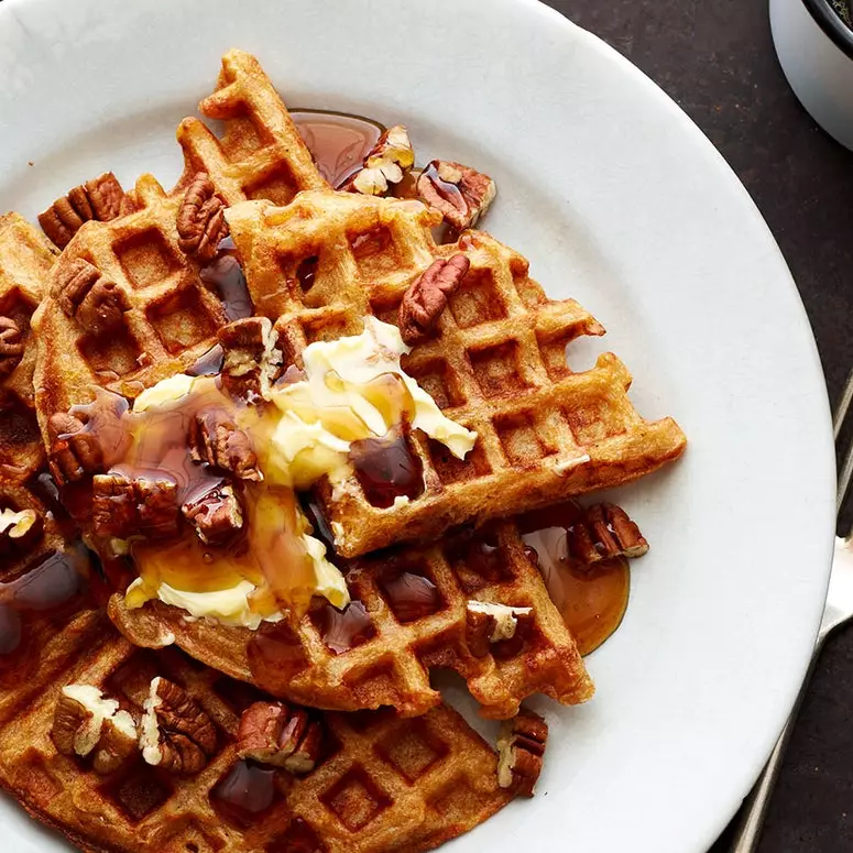 Na obrázku môže byť Cutlery Fork Food a Waffle