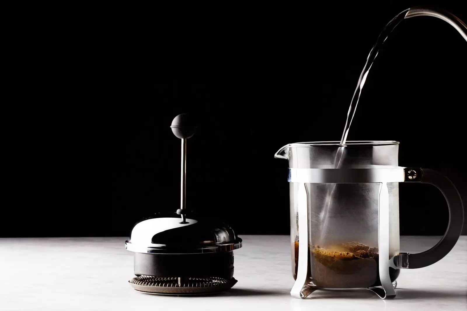 L'image peut contenir une tasse de boisson et une boisson