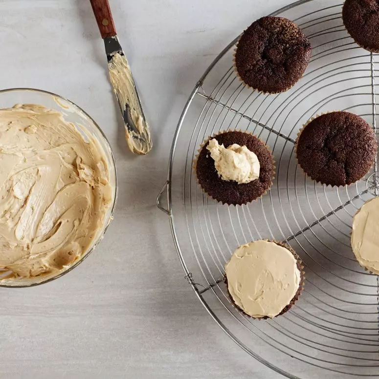 Onyonyo nwere ike ịnwe Nri Nri esi nri batter ude eji megharịa ọnụ Ice Cream na ude