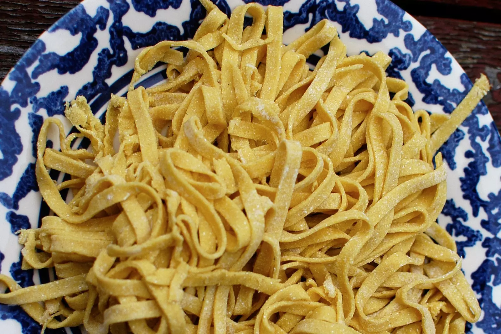 छविमा खाना नूडल पास्ता डिश र भोजन समावेश हुन सक्छ