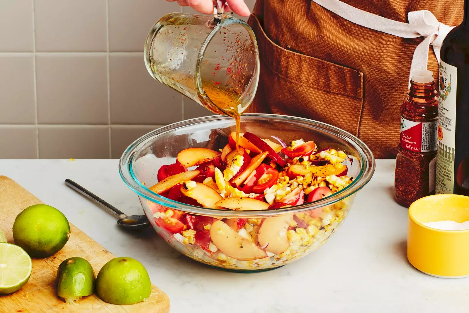 Η εικόνα ίσως περιέχει Bowl Plant Food Άνθρωπος και Πρόσωπο