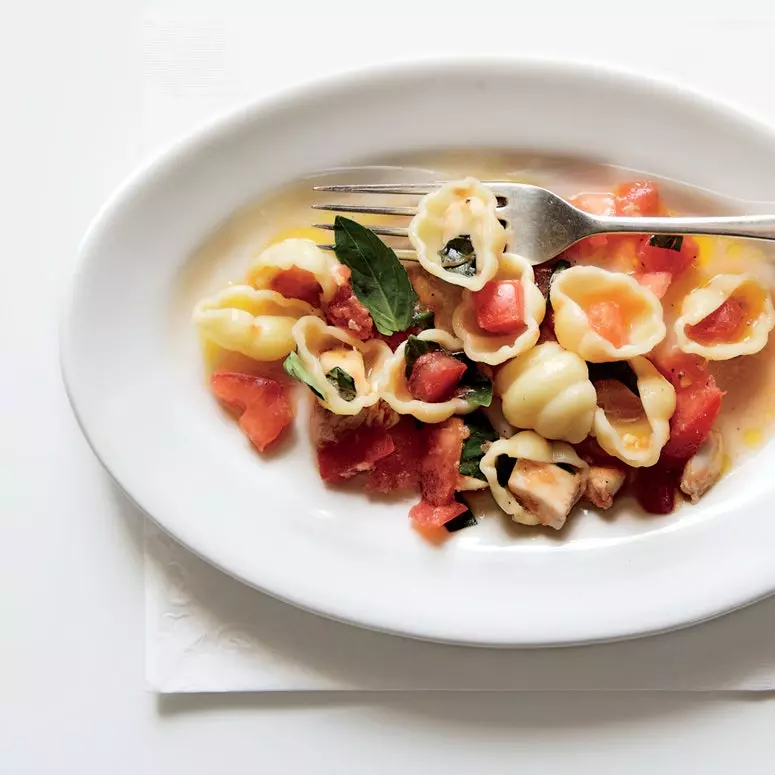 Gambar bisa uga ana isine panganan Pasta Tortellini Cutlery lan Sendok