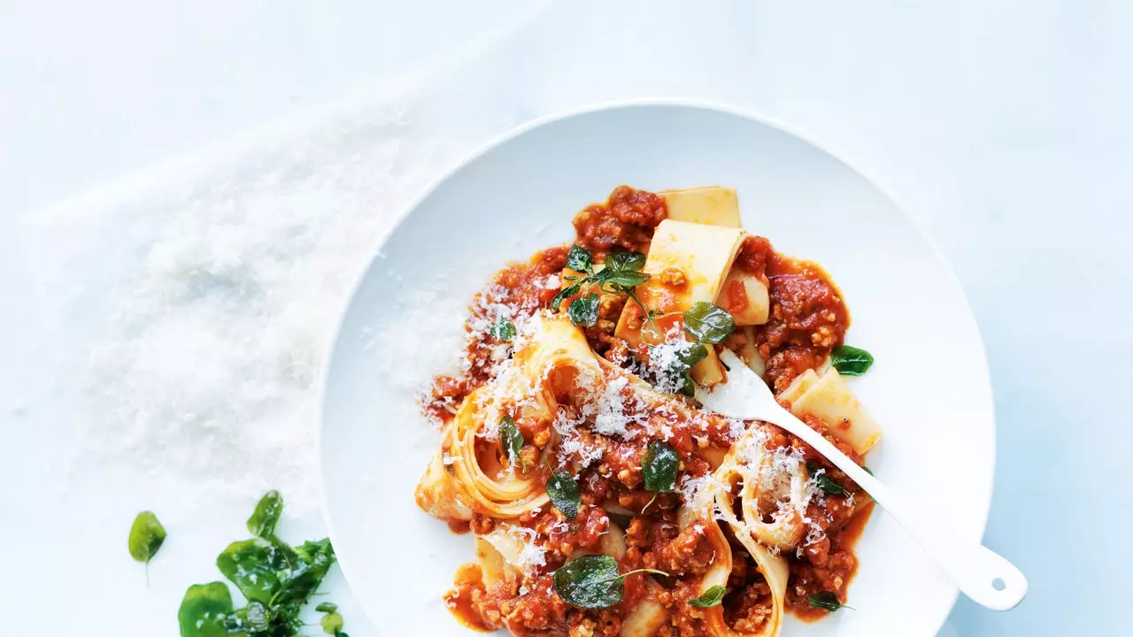 Chicken Bolognese na Crispy oregano