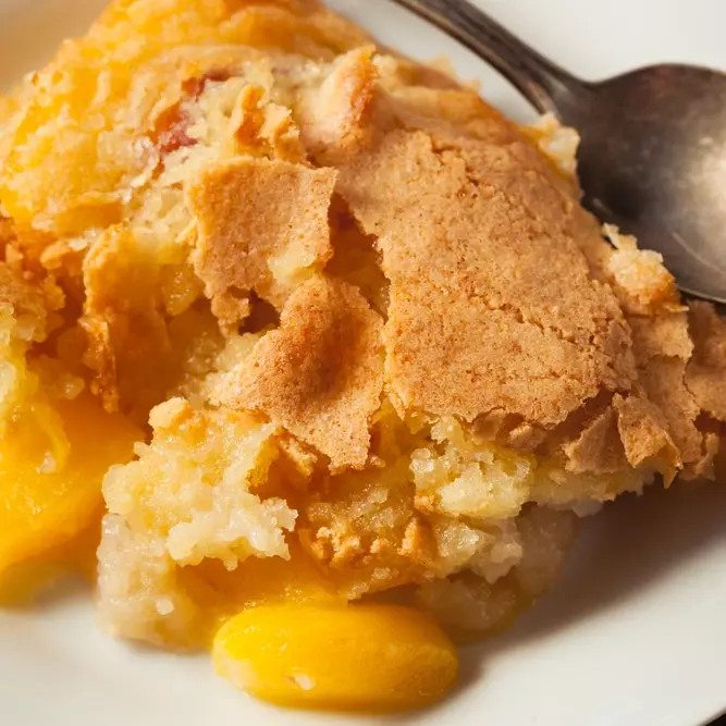 ይህ ምስል Cutlery Spoon Pie Food Dessert Cake Apple Pie Plant and Produceን ሊይዝ ይችላል።