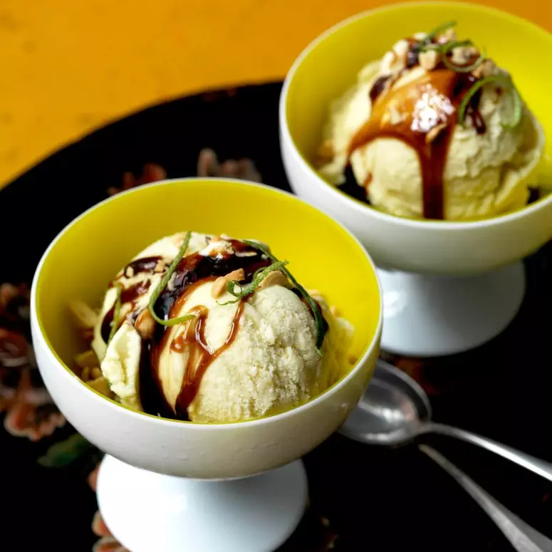 Chithunzicho chingakhale: Chakudya, Kirimu, Zakudyazi, Kirimu, ndi Ice Cream