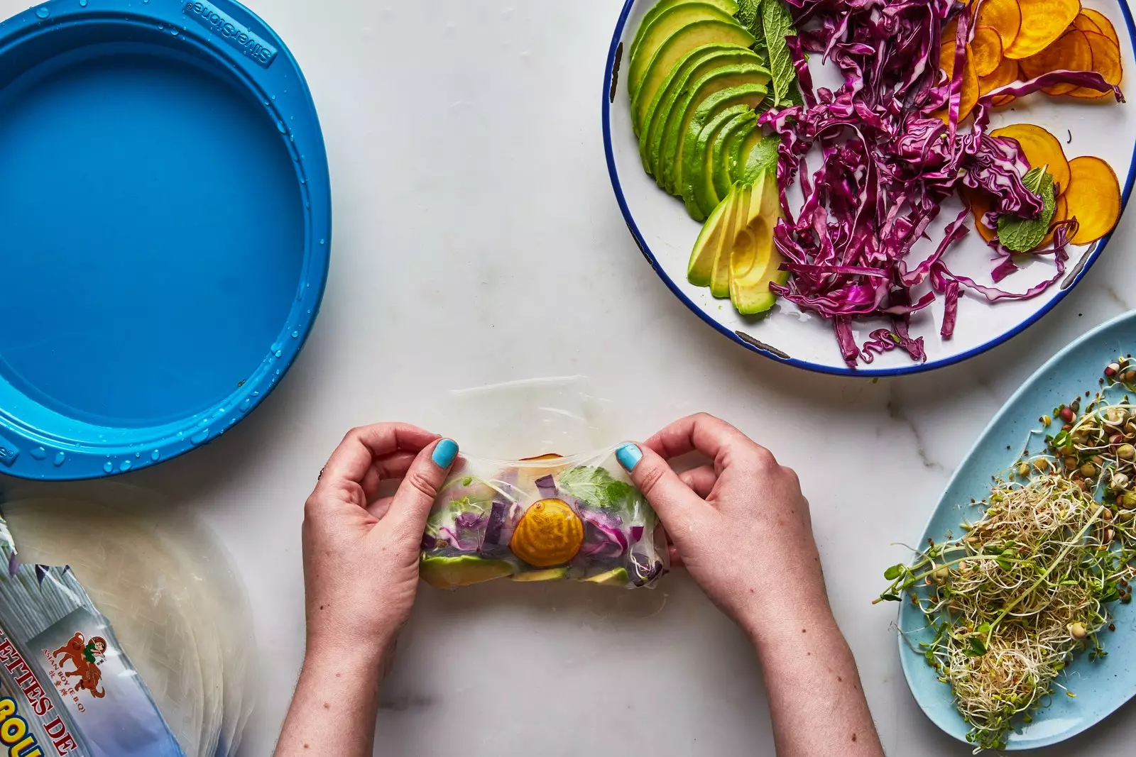 A imagem pode conter Planta Pessoa Humana Dedo e Comida